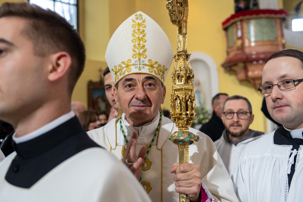 Biskup Medo pozvao na molitvu za papu Franju | Lika Club