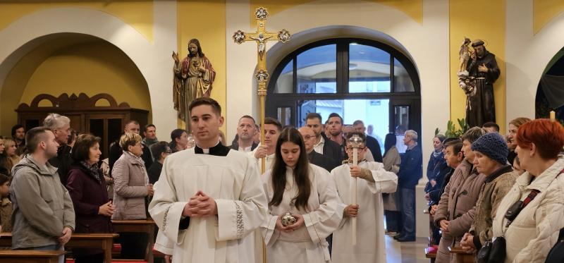 Biskup Medo predvodio Misu Večere Gospodnje u gospićkoj katedrali | Lika Club